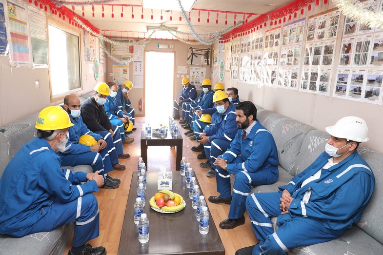 Pages - KOC CEO Honors Employees Associated with the Multi-Well Pad Project