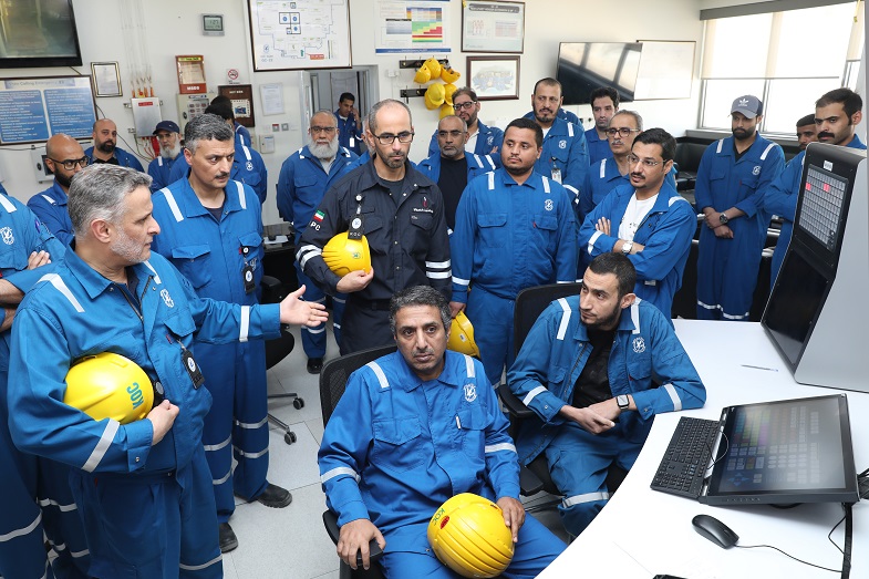 Pages - Minister Al-Mulla pays a visit to the KOC and inspects some of ...