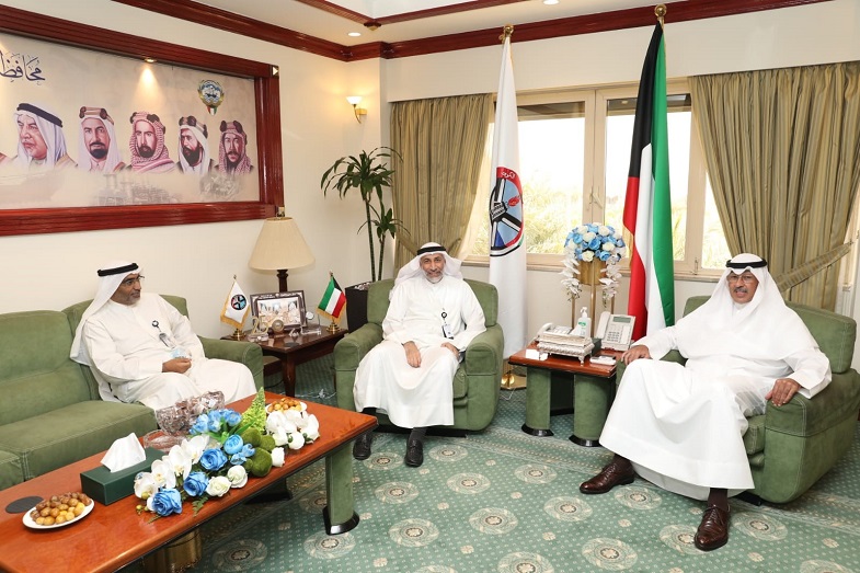 Pages - Ahmadi Governor Commends KOC’s Fight Against COVID-19