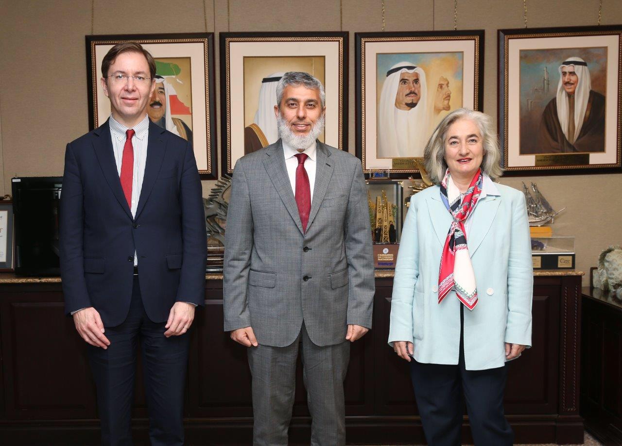 Pages - French Ambassador to Kuwait Visits KOC
