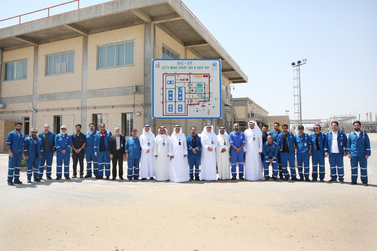Pages - KPC CEO KOC CEO toured work sites visited KOC employees
